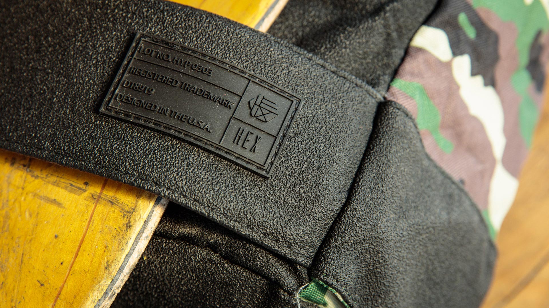 HEX skate pack – skateboard backpack with boar...